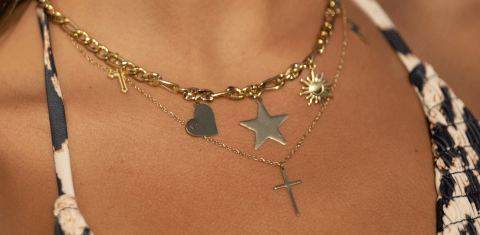 La Tendencia de los Collares con Charms para Este Verano: Personaliza ...